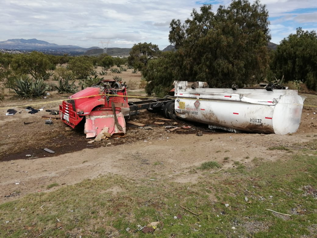 Vuelca pipa cargada con combustible en carretera Pachuca - Tulancingo - Mira Hidalgo