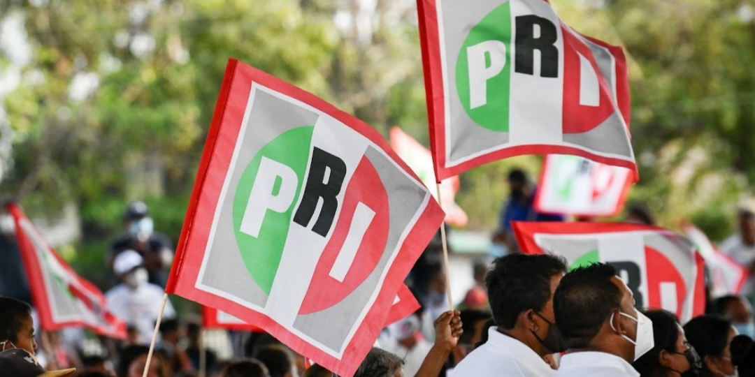 Busca Morena quitarle al PRI los colores de la bandera nacional - Mira ...